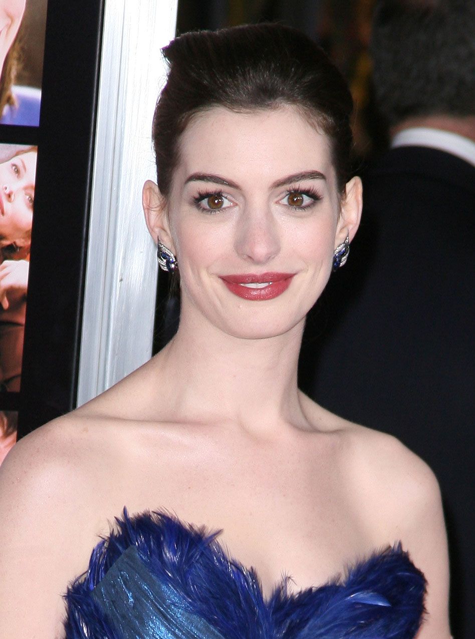 February 08 | 'Valentine's Day' Premiere - hq 222 - Anne Hathaway Fan ...